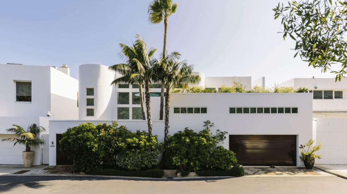 Halle Berry Malibu Mansion Halle Berry Puts Malibu Mansion On Market