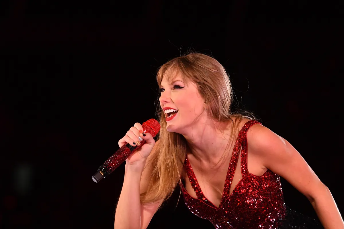 Taylor Swift Responds to Witchcraft Taunts With Extraordinary Video ...