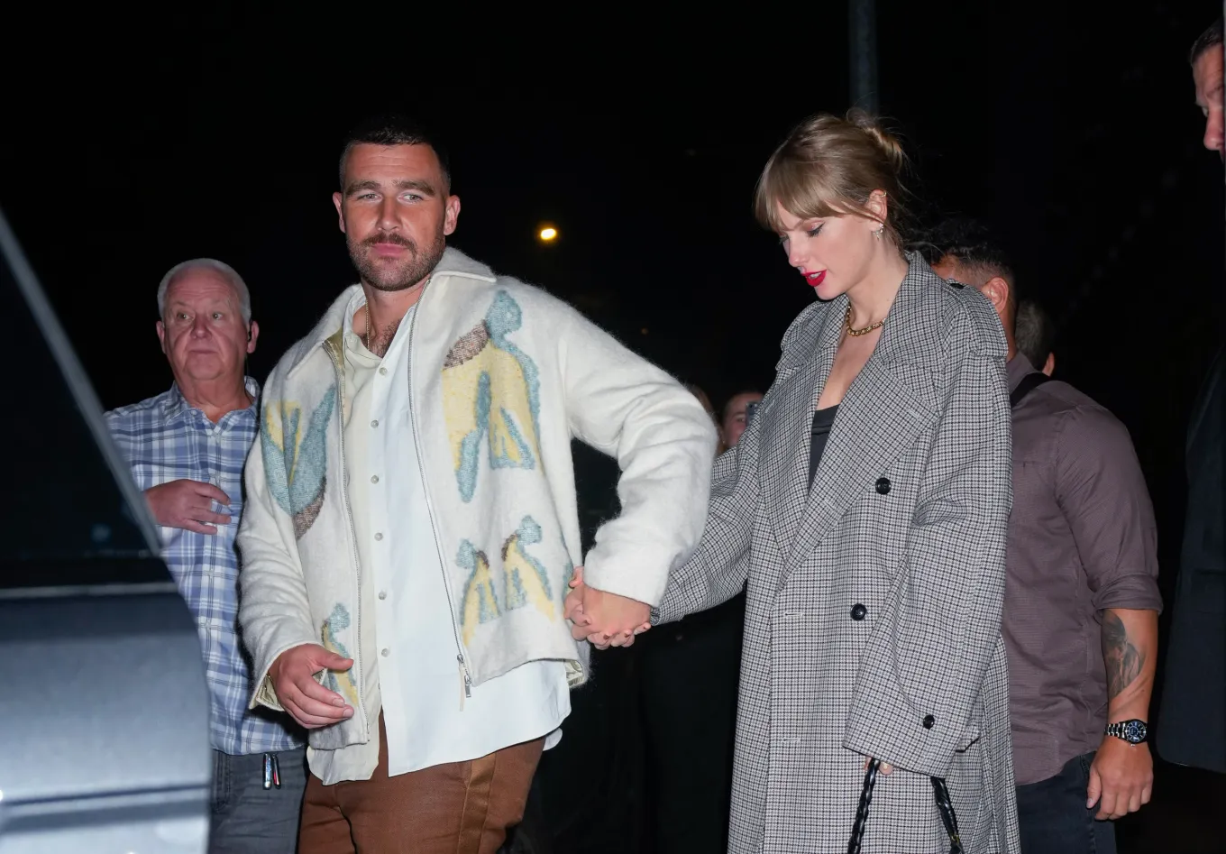Travis Kelce Apologizes to Taylor Swift’s Father After Show in ...