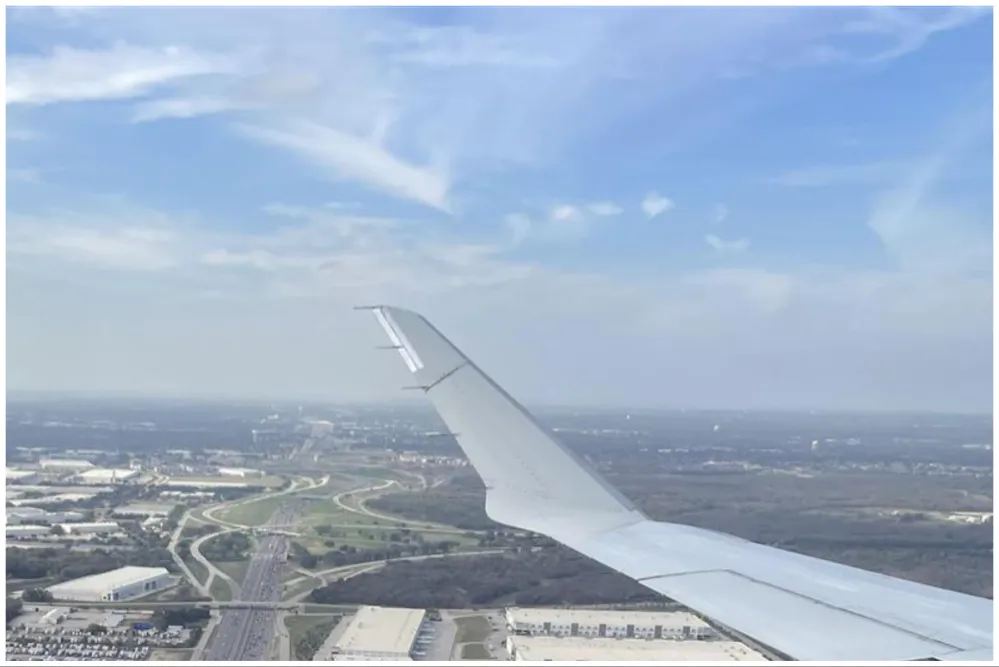 Teen captures ‘wild’ view from airplane window while flying over the US ...