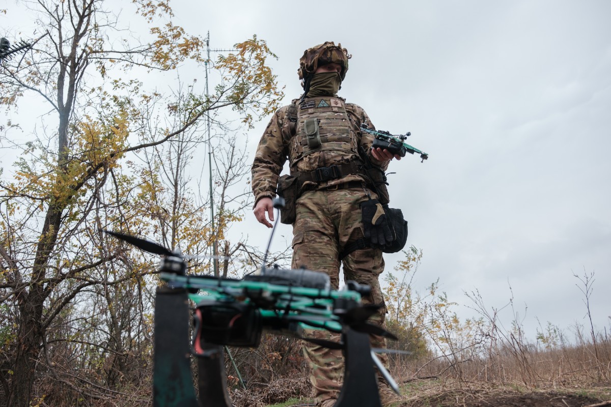 Ukraine’s Cheap FPV Drones ‘More Efficient’ Than Prized Artillery ...