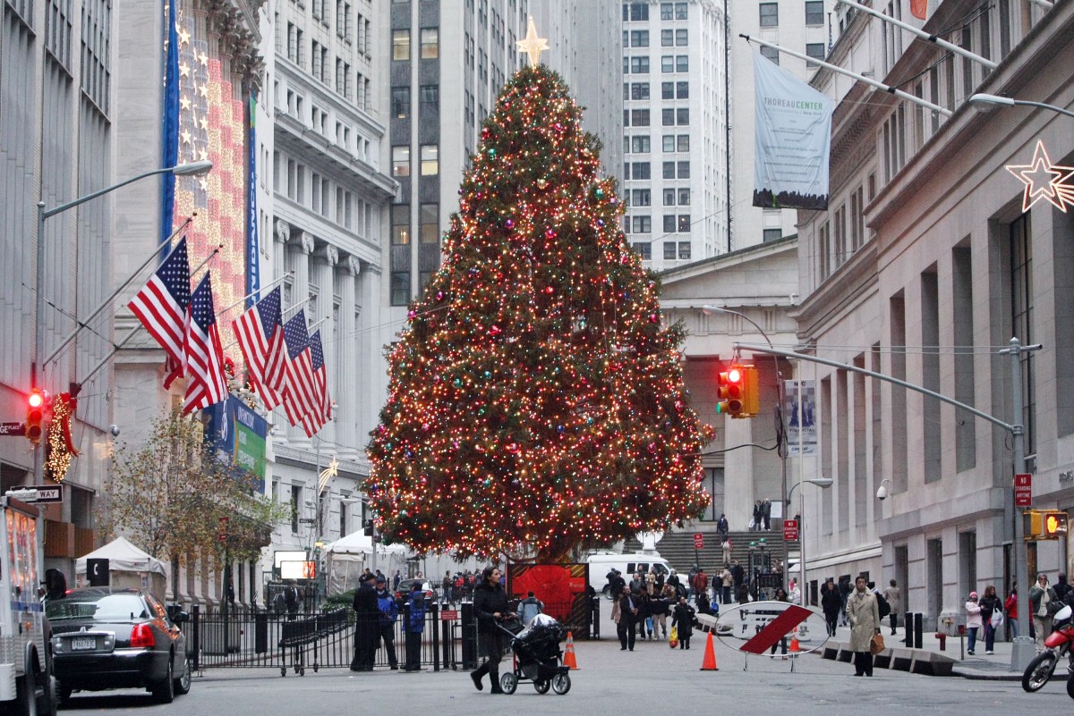 Are Banks Open on Christmas Eve? - Newsweek