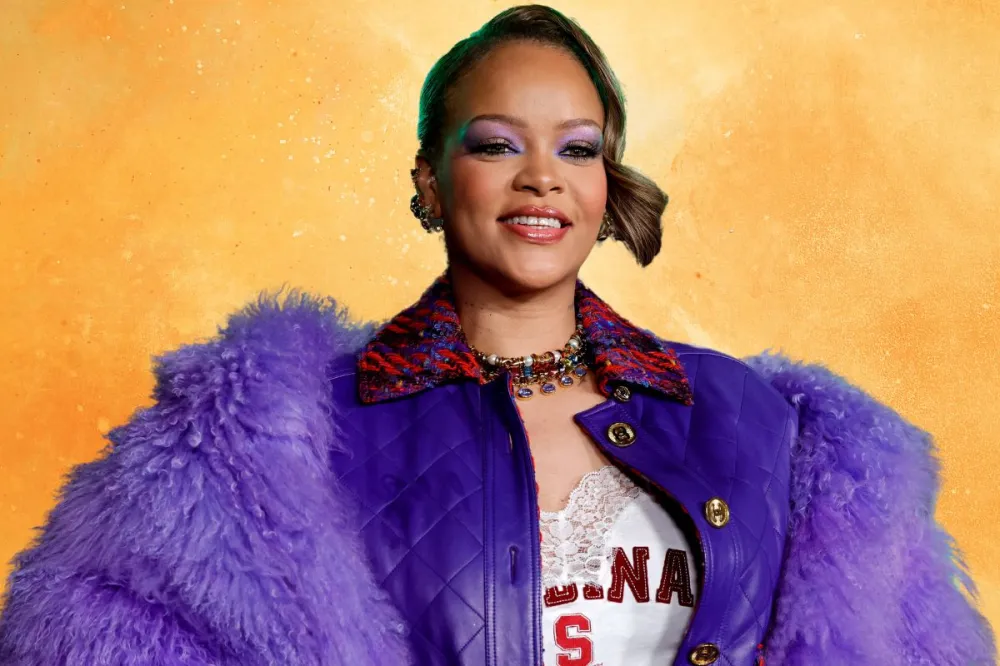 Rihanna Mocked Over Pregnancy Reveal Story - Newsweek