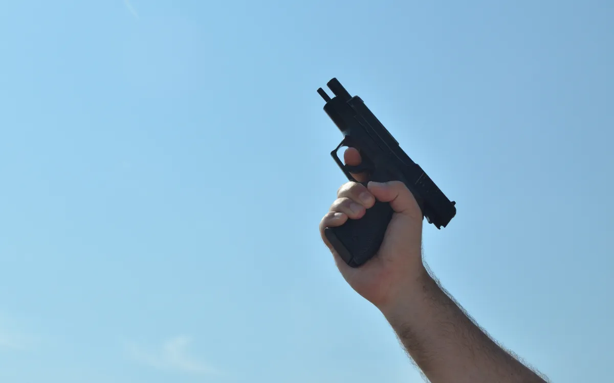 Gunshots Ring Out in Viral Video as Woman Shares ‘Christmas in the ...