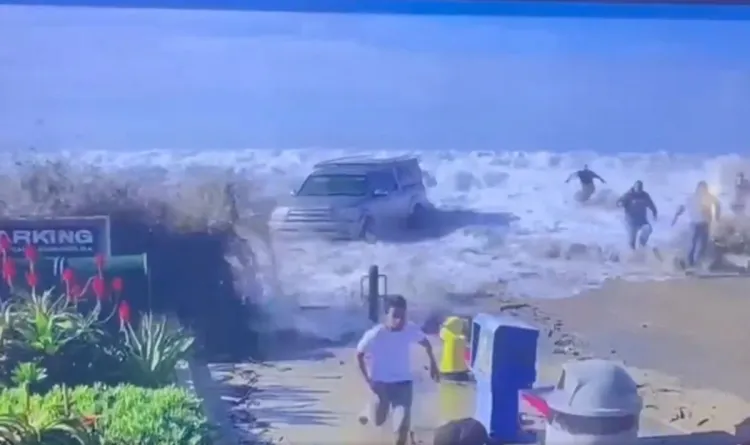 Video Shows Gigantic Wave Smash Into California Beachgoers - Newsweek