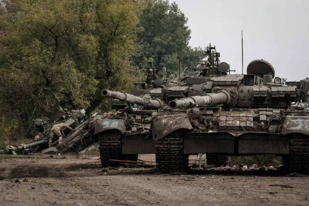 Russia’s State TV Shows Off Chinese Tech Inside Tanks Bound for Ukraine ...