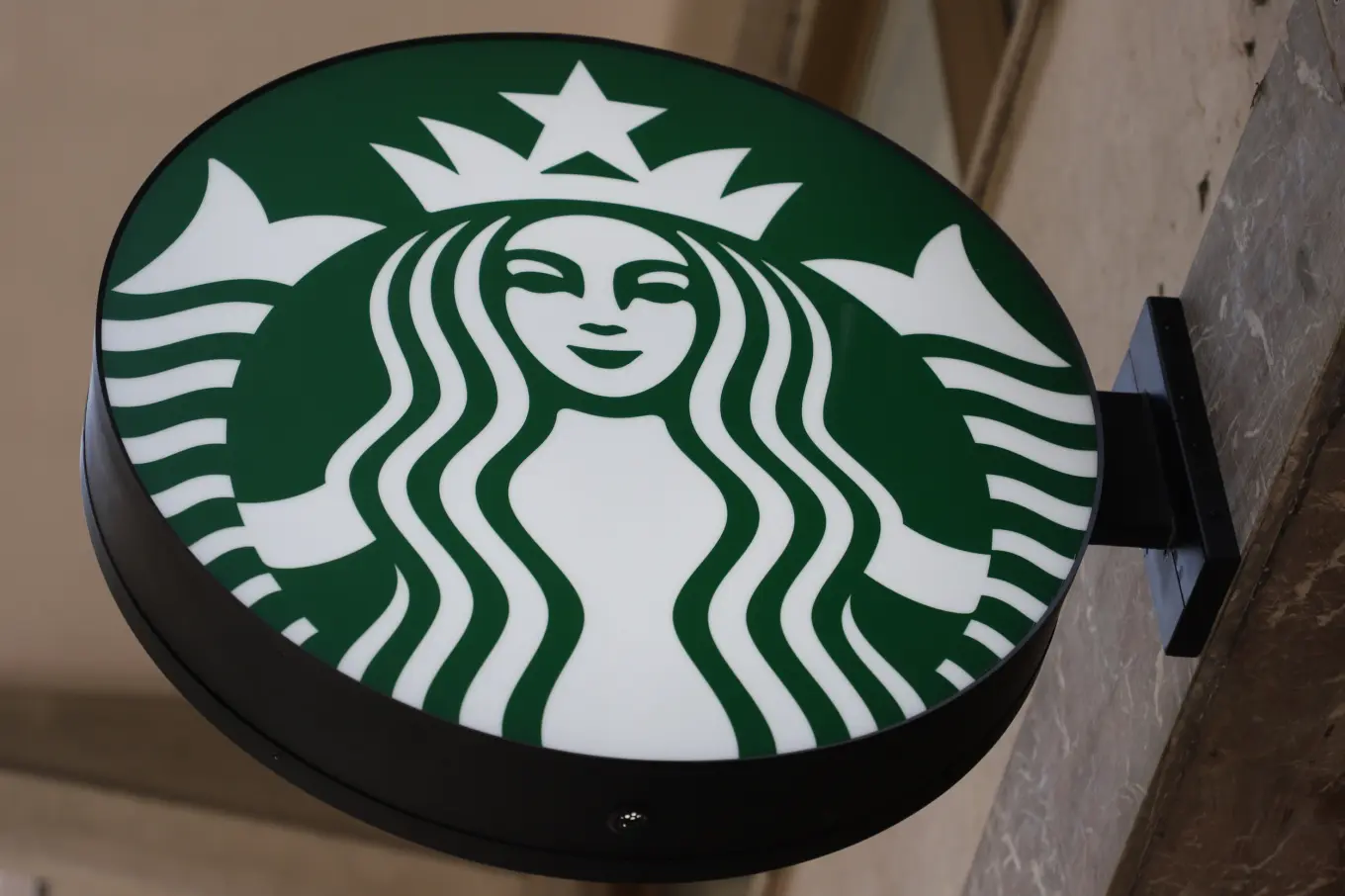 Fact Check: Has Starbucks CEO Apologized Over Israel Support? - Newsweek