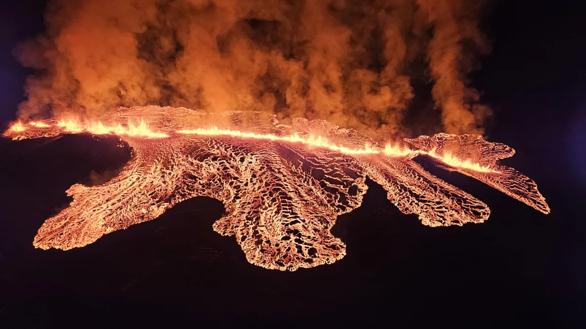 Iceland Volcano Update as Livestreams Show Lava Bursting From Ground ...