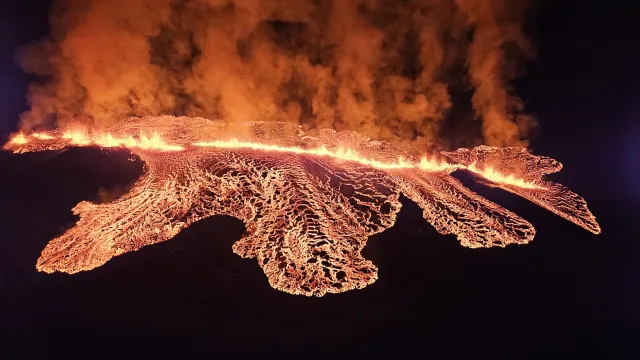 Iceland Volcano Update as Livestreams Show Lava Bursting From Ground ...