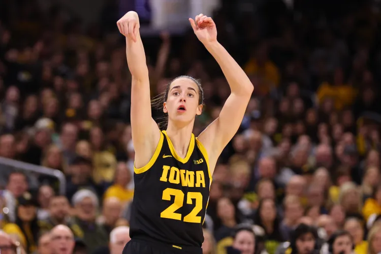 Caitlin Clark’s Dominance Earns Praise, With Some Caution, From WNBA ...
