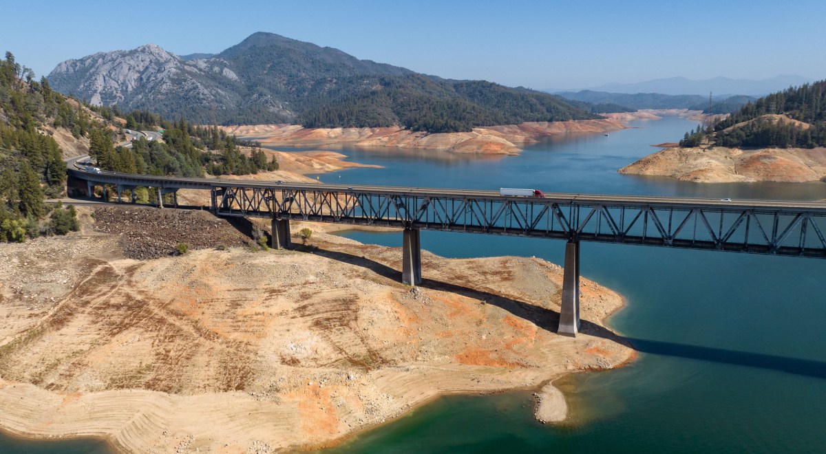 California’s Biggest Reservoir Loses 265 Billion Gallons of Water ...