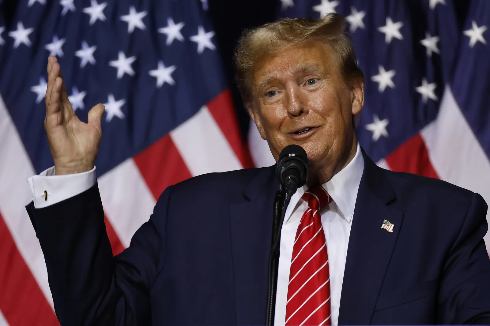 Videos of Trump’s Gaffe-Filled Rally Go Viral - Newsweek