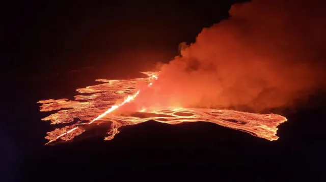 Iceland Volcano Map Shows Danger Area and Fissure After Fiery Eruption ...