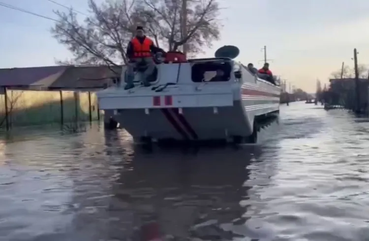 Cataclysmic Russian Flood Triggers City Evacuations After Dam Burst ...
