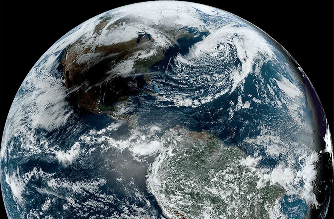 See Earth From Space As the Moon Casts Eclipse Shadow Over America ...