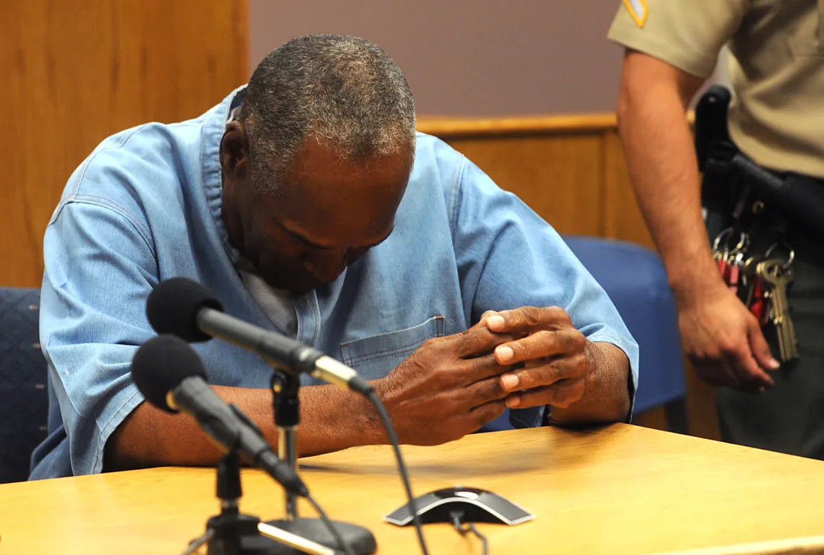 O.J. Simpson, NFL Star Acquitted in Famous Murder Trial, Dies at 76 ...