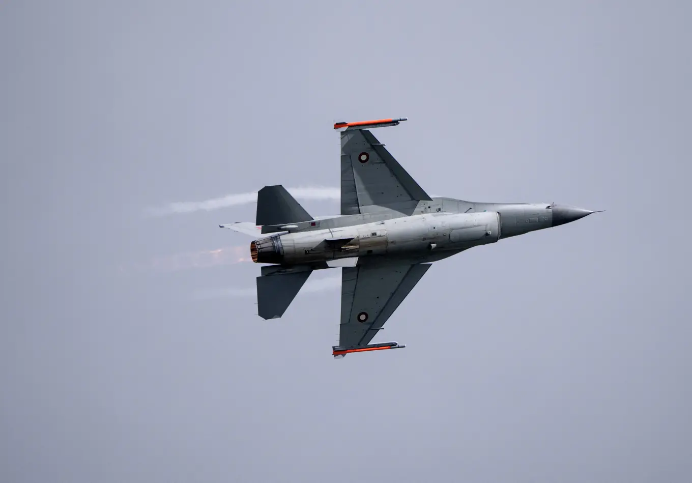 F-16 Video Shows First-Ever Human Vs. AI Aerial Dogfight - Newsweek