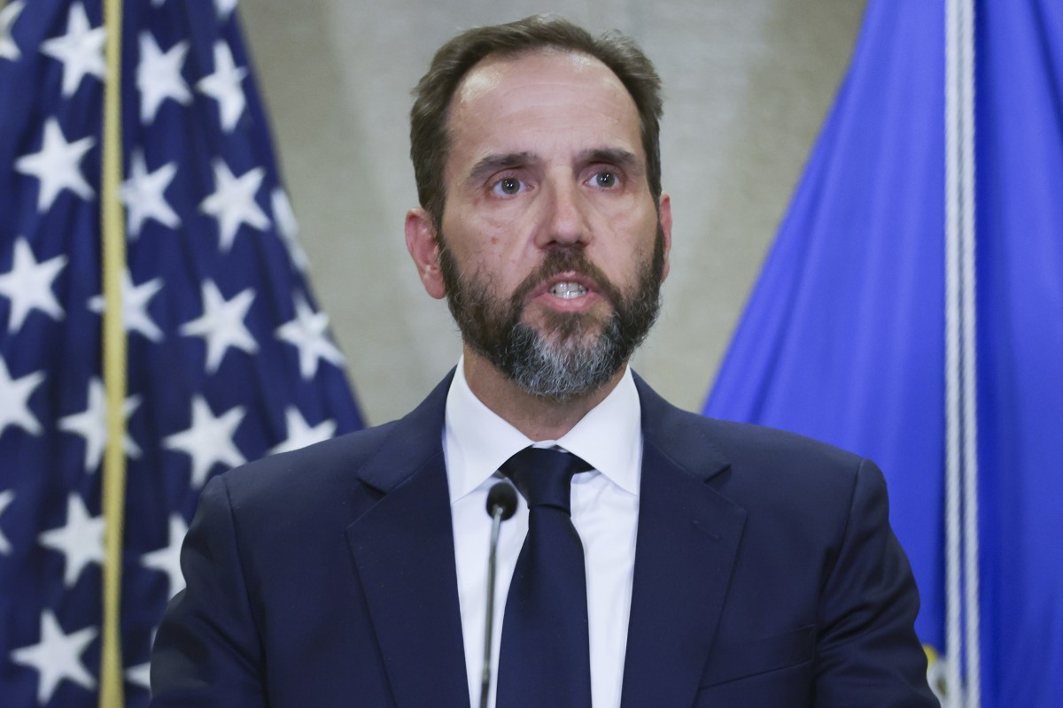 Jack Smith ‘Hypothetical’ Could Turn Trump Immunity Claim Against ...