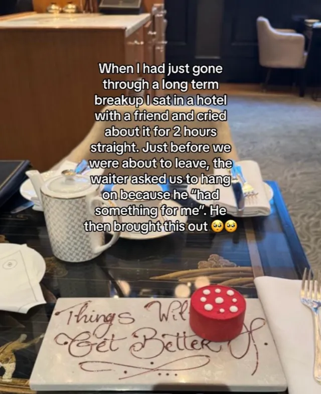 Woman in Tears After Waiter Gives ‘Small Act of Kindness’ She Won’t ...