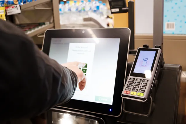 Unexpected Way Self-Checkout Says ‘Bananas’ Has Internet in Stitches ...