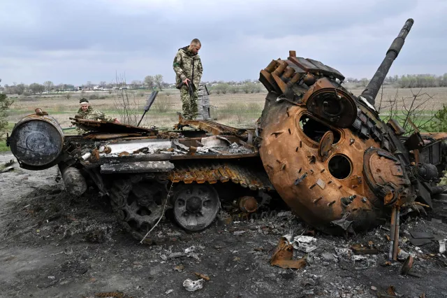 Ukraine Video Shows 42 Russian Tanks Wiped Out by Kyiv - Newsweek