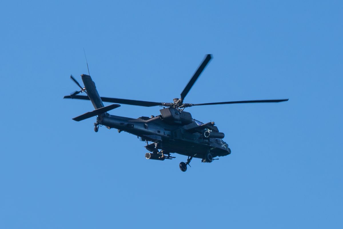 Apache Helicopter Crash at Fort Riley Leaves 2 Hurt: Everything We Know ...