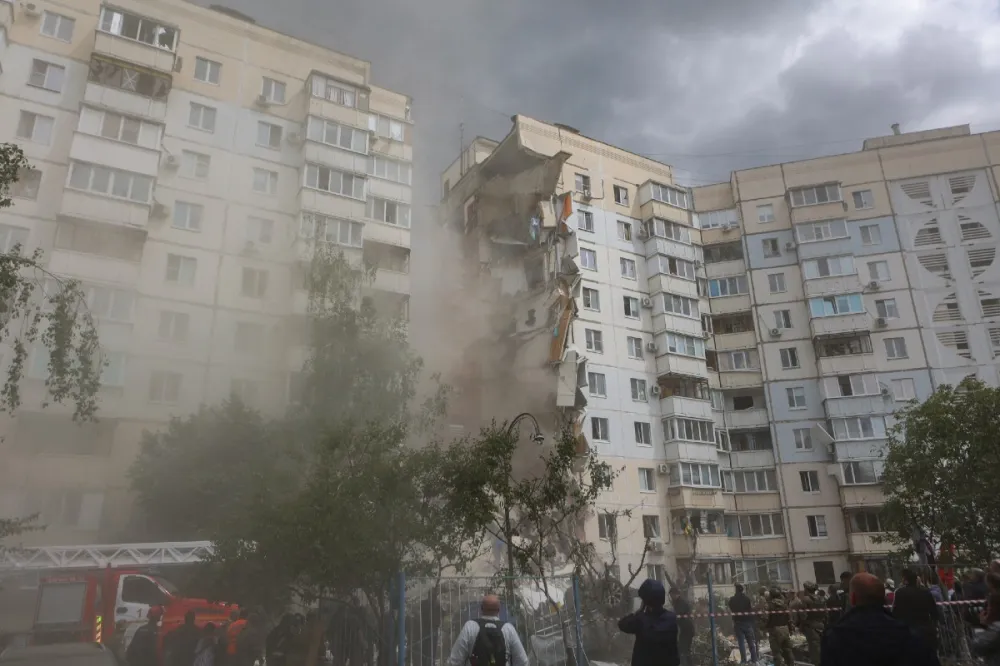 Explosion Rips Through 10-Story Russian Apartment Building - Newsweek