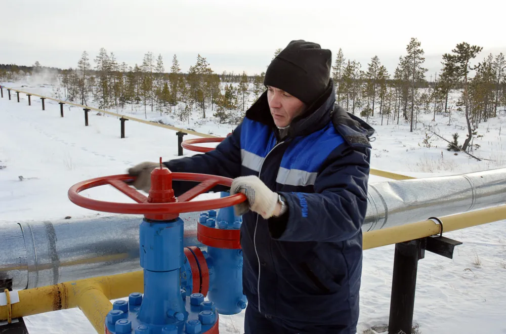 Putin Suffering ‘Enormous Difficulties’ Selling Russia’s Gas: Analysis ...