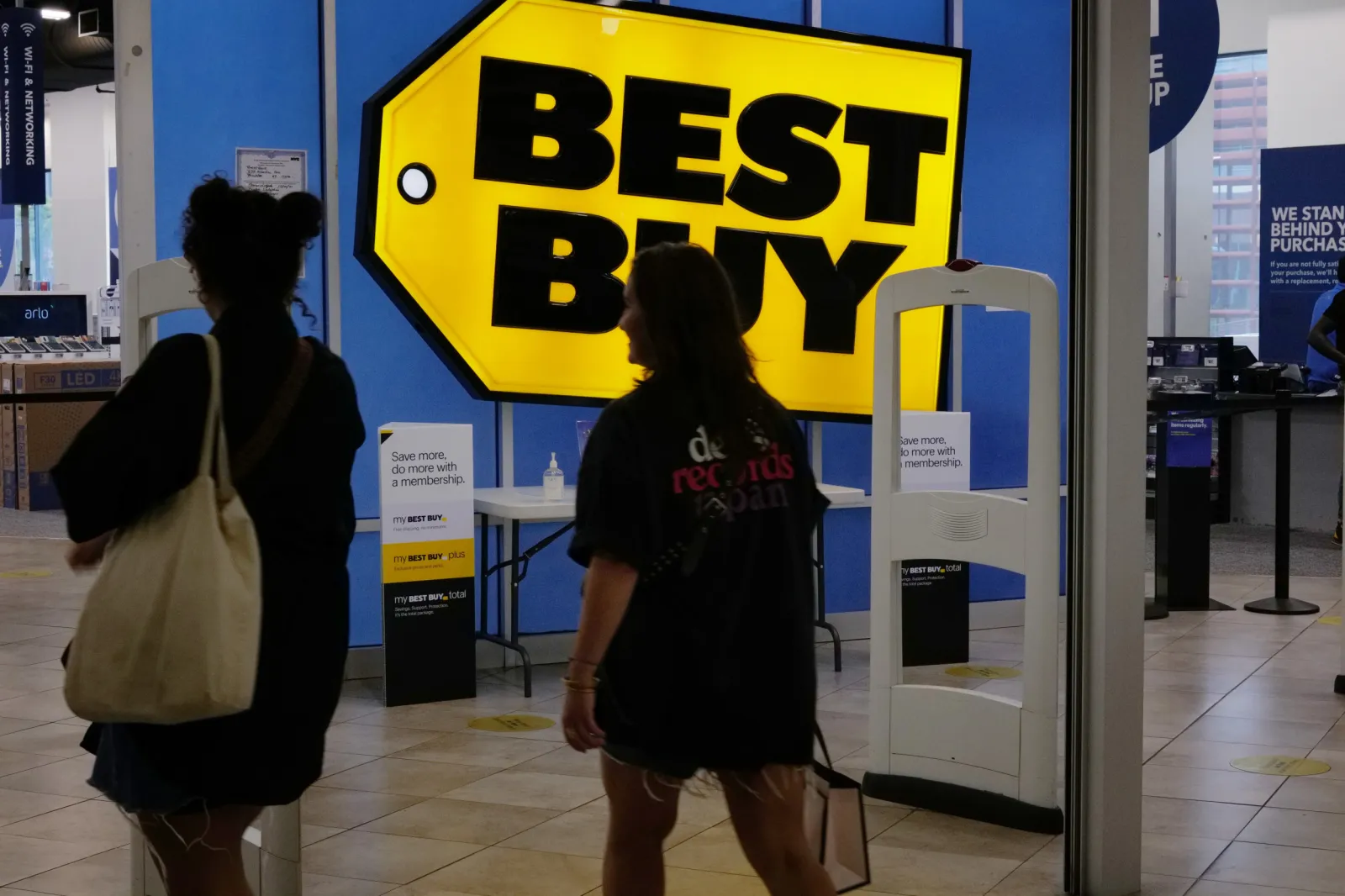 Full List of Brands That Have Announced Store Closures So Far This Year ...