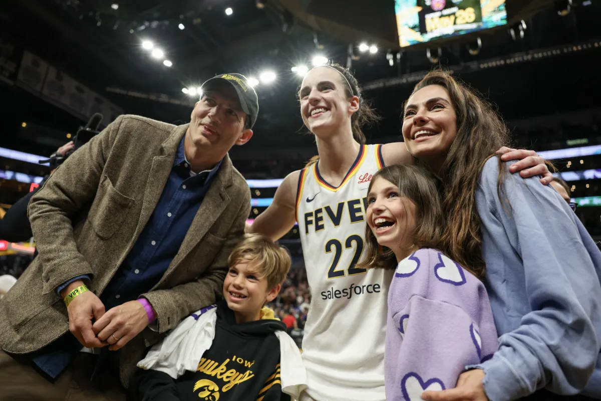 Ashton Kutcher, Mila Kunis' Children Make First Public Appearance ...