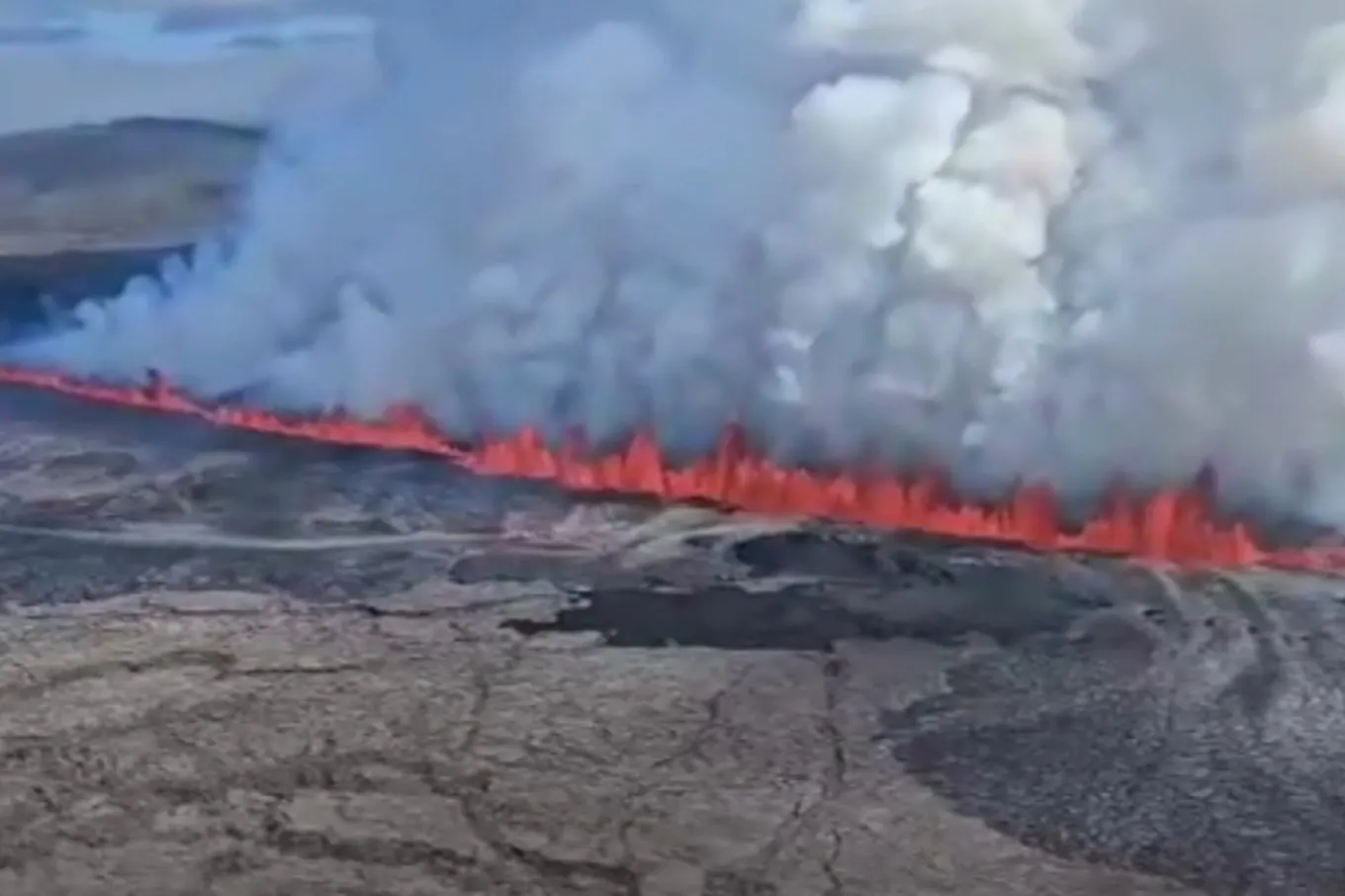 Iceland Hit By Fresh Volcanic Eruption - Newsweek