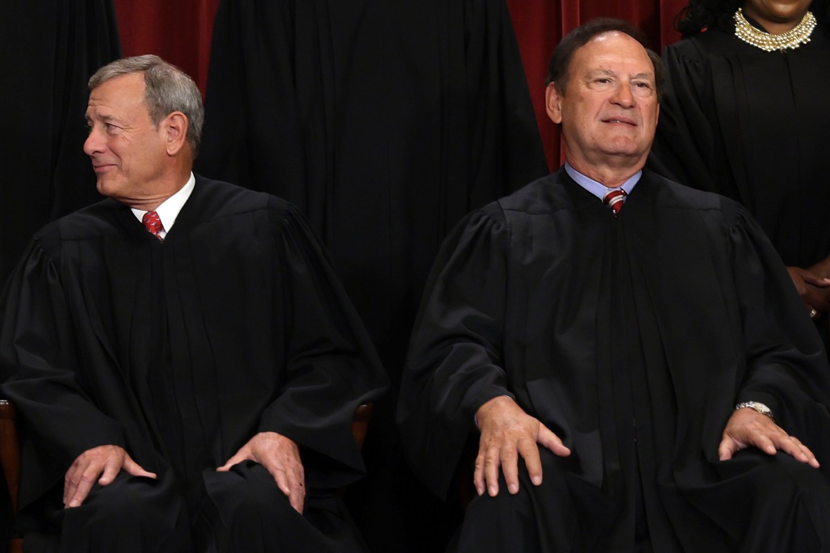 Can Samuel Alito Survive Flag Controversy? - Newsweek
