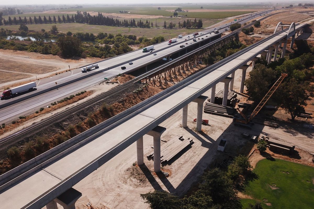 Map Shows Upcoming Rail Megaprojects in the US - Newsweek