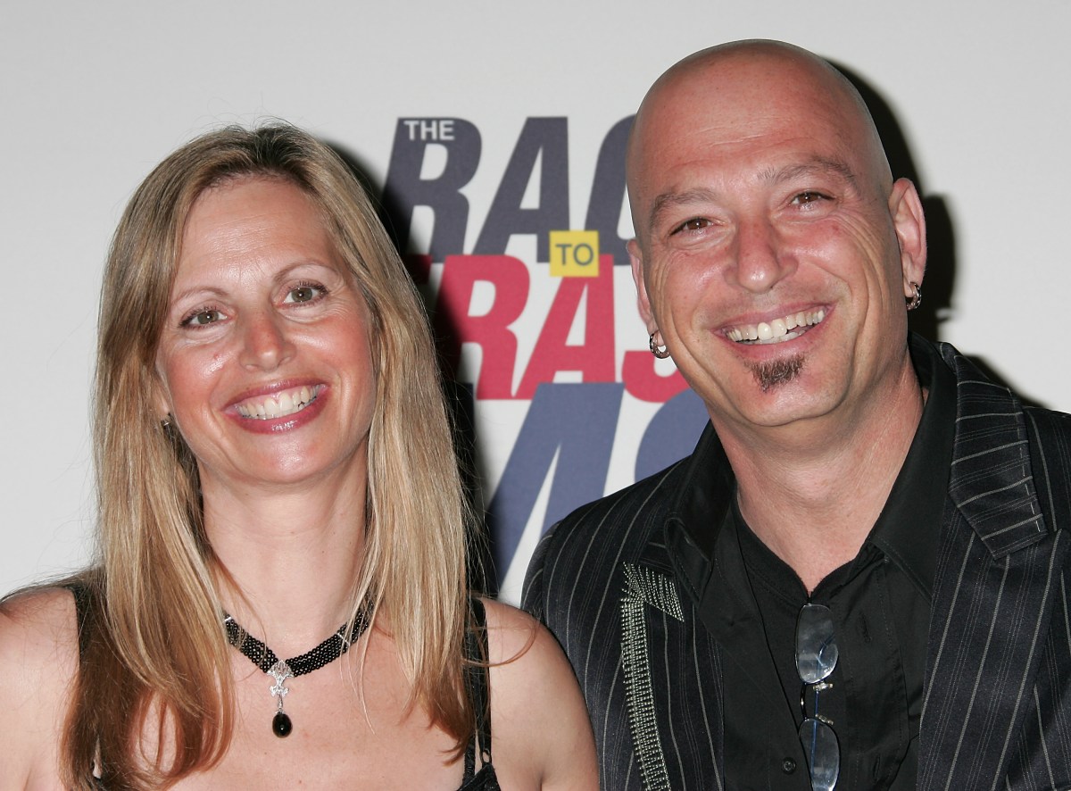 Howie Mandel Recounts Finding Wife Terry in a Pool Of Blood in Las ...