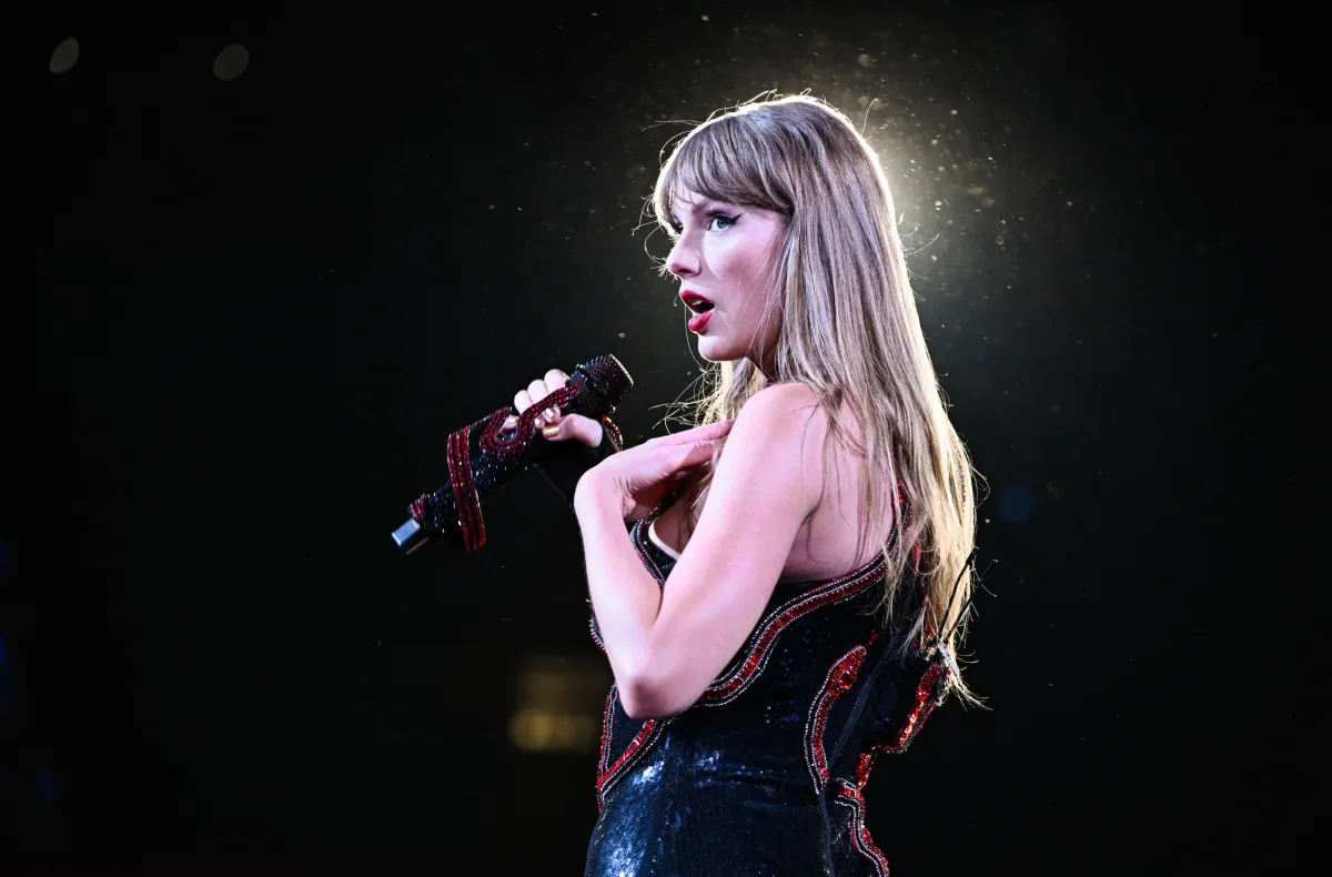 Taylor Swift Seemingly Claps Back at Dave Grohl’s Controversial ...
