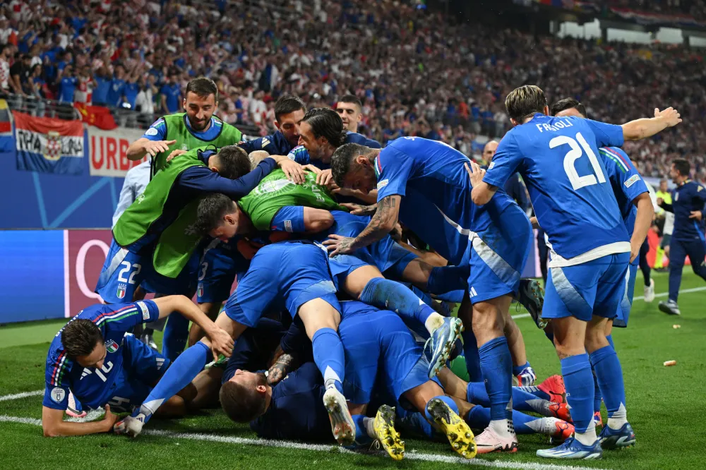 Italy Scores Last-Second Goal vs Croatia to Advance to Knockout Round ...