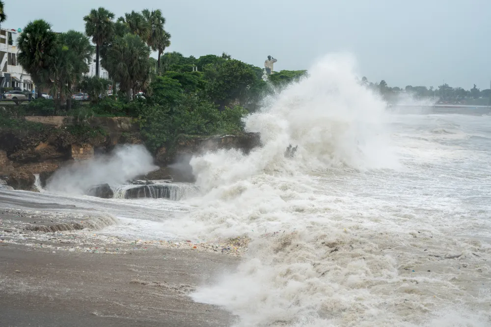 Meteorologists Sound Alarm as Hurricane Beryl Strengthens En Route to ...