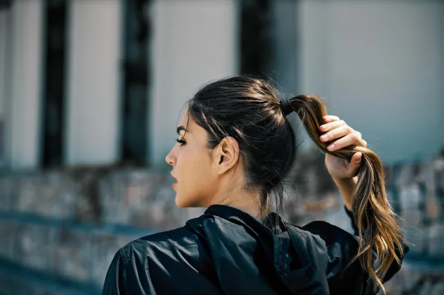 Awe as Woman Shows How ‘Ponytail Placement’ Changes Her Face Shape ...