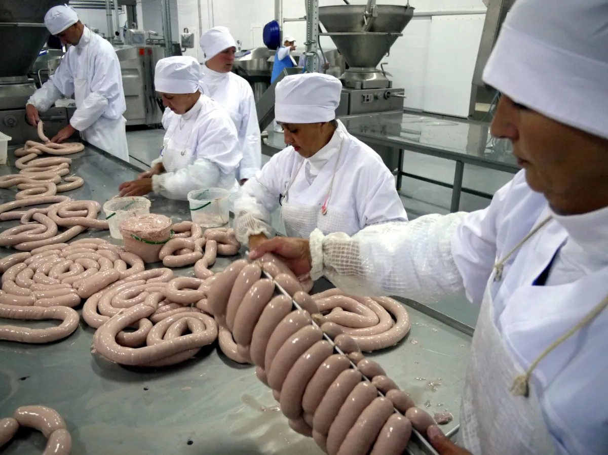 Russian Companies Turn to ‘Meat Glue’ in Food Amid Struggles: Report ...