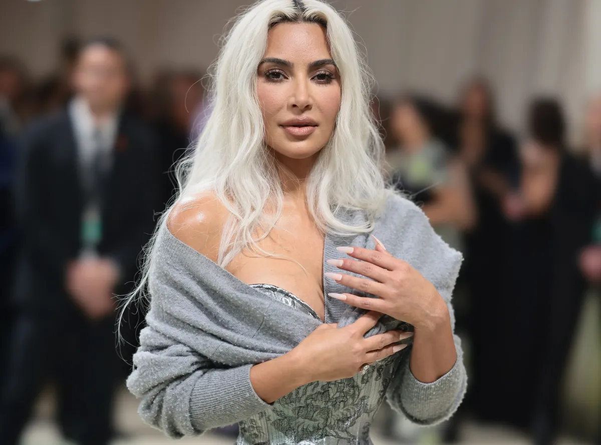 How Kim Kardashian's Paris Robbery Trauma Still Affects Her Today ...