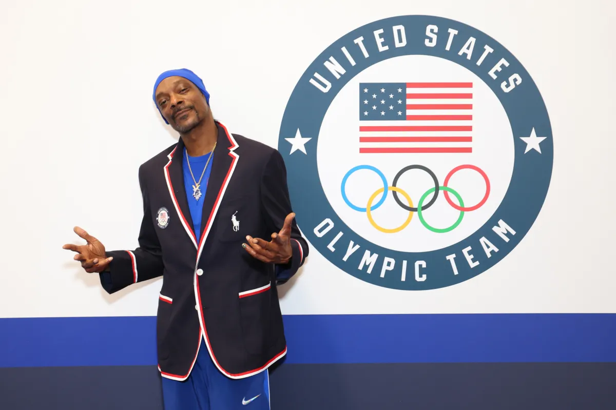 Snoop Dogg Will be One of the Final Torch Carriers for Paris 2024 ...