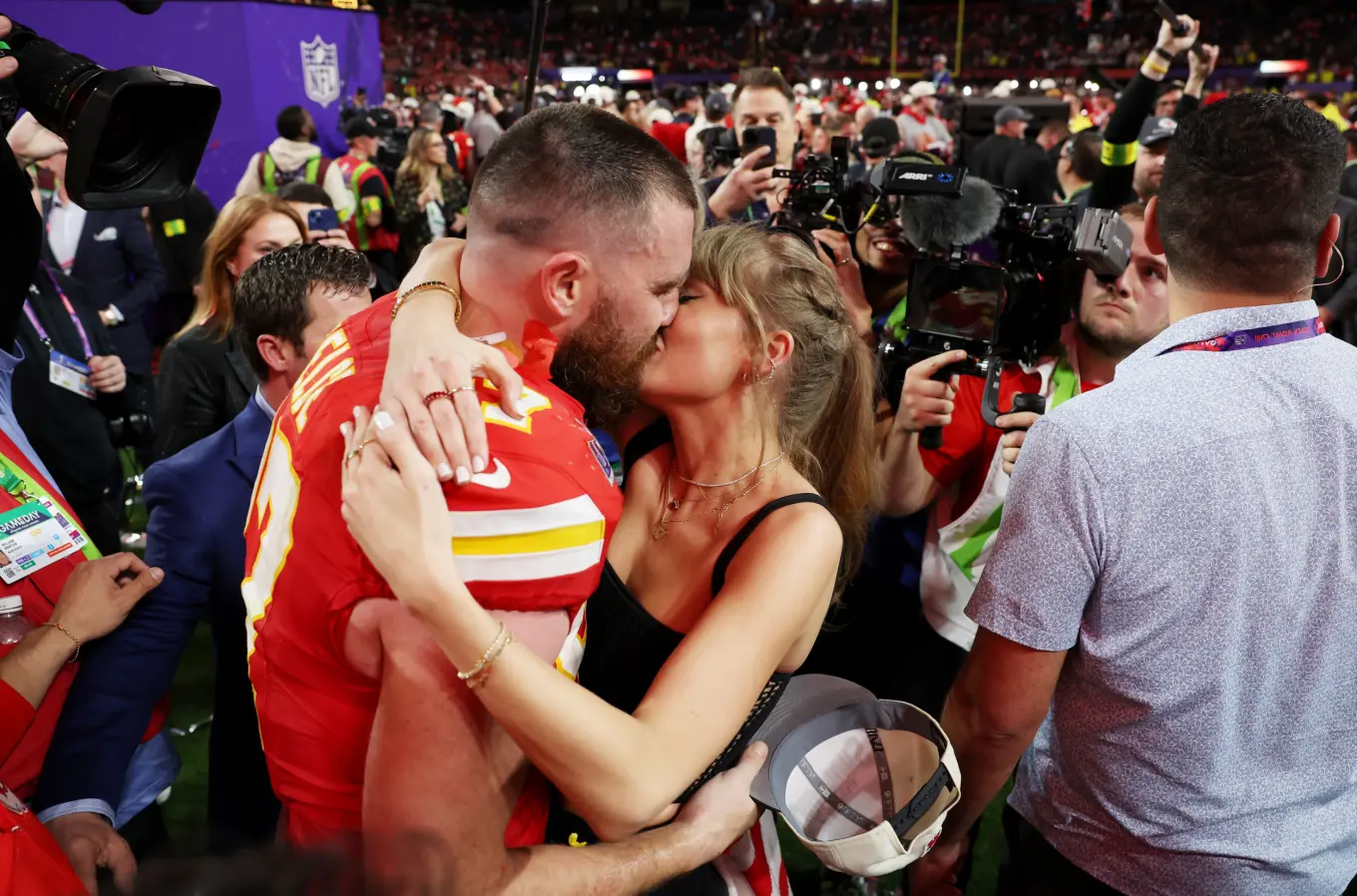 How Travis Kelce's Arrowhead Stadium suite included nod to Taylor Swift - Newsweek