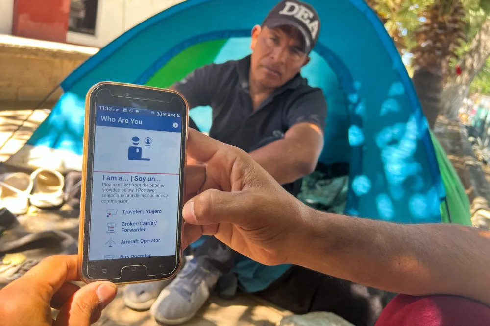 Gangs Trick Migrants Into Buying Fake Appointments at US-Mexico Ports ...