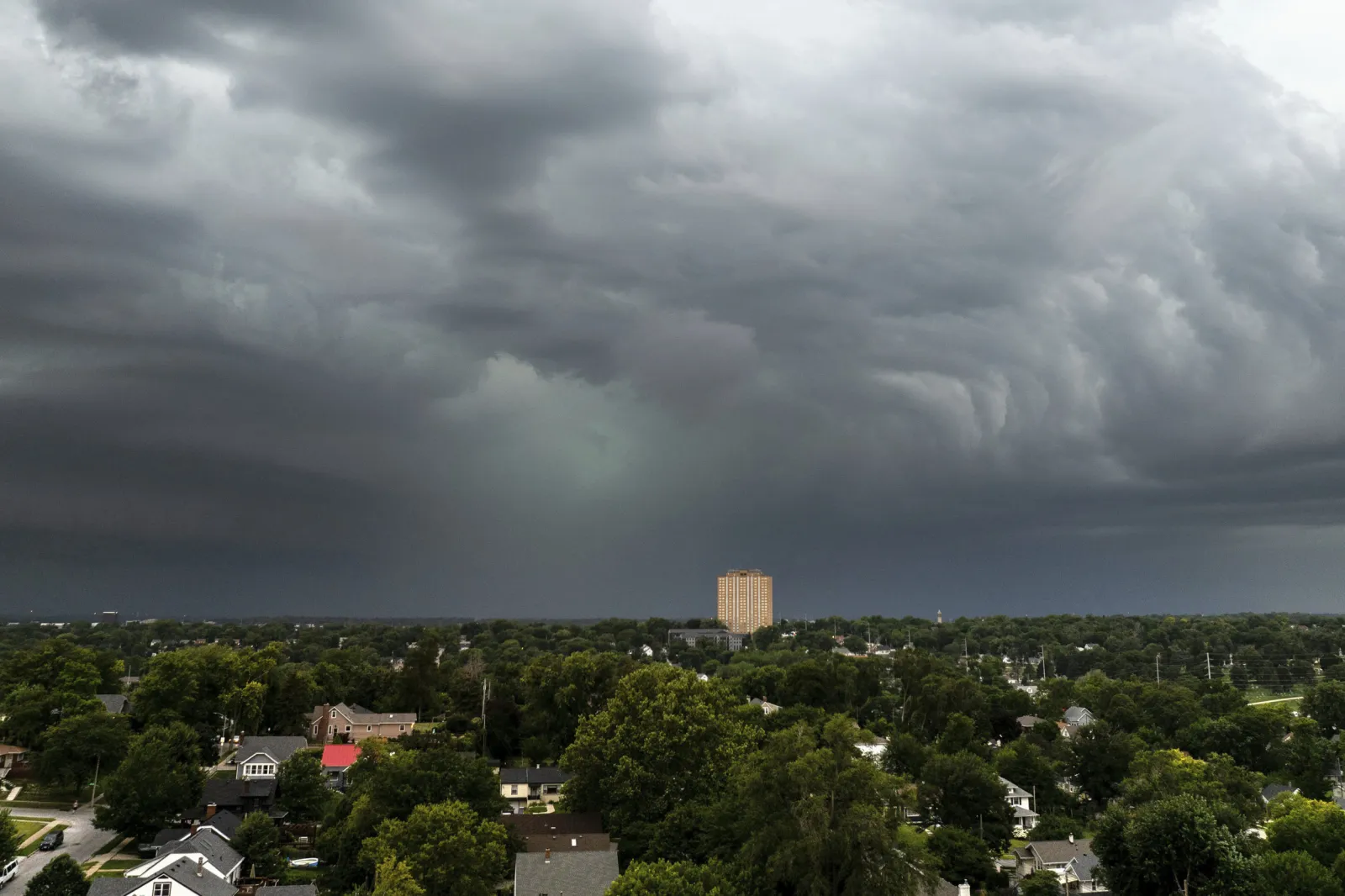 Hundreds of Thousands Without Power in Four Midwest States - Newsweek