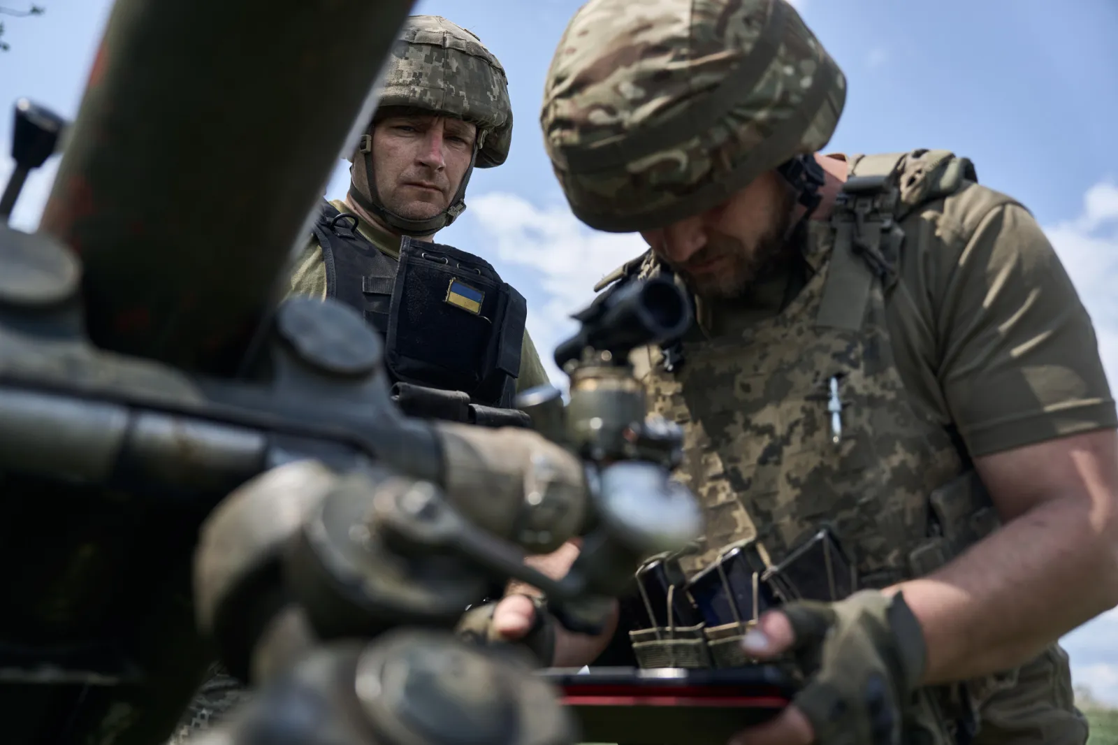 Ukrainian Soldiers Ambush Russians After Capturing Enemy Radio - Newsweek