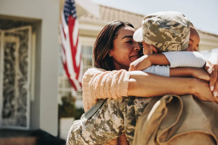 Soldier Waiting to Be ‘Tapped Out’ by His Wife Reaches 34 Million Views ...