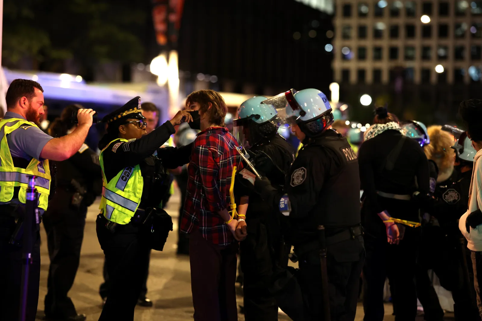 As Obamas Rally DNC, Gaza Protests Rage in Chicago - Newsweek