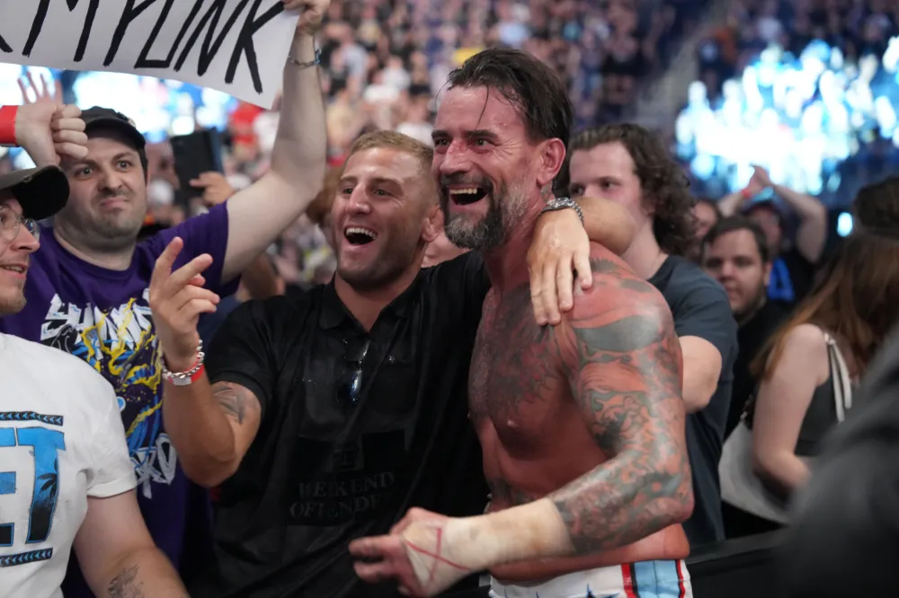 CM Punk Confronts Fans For Inappropriate Touching At WWE Show - Newsweek