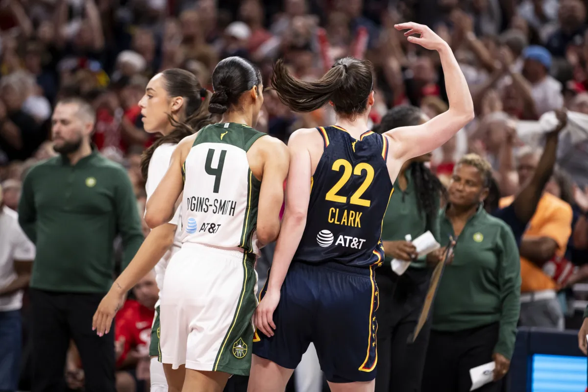 Charles Barkley Calls Out WNBA Players for Caitlin Clark Treatment ...
