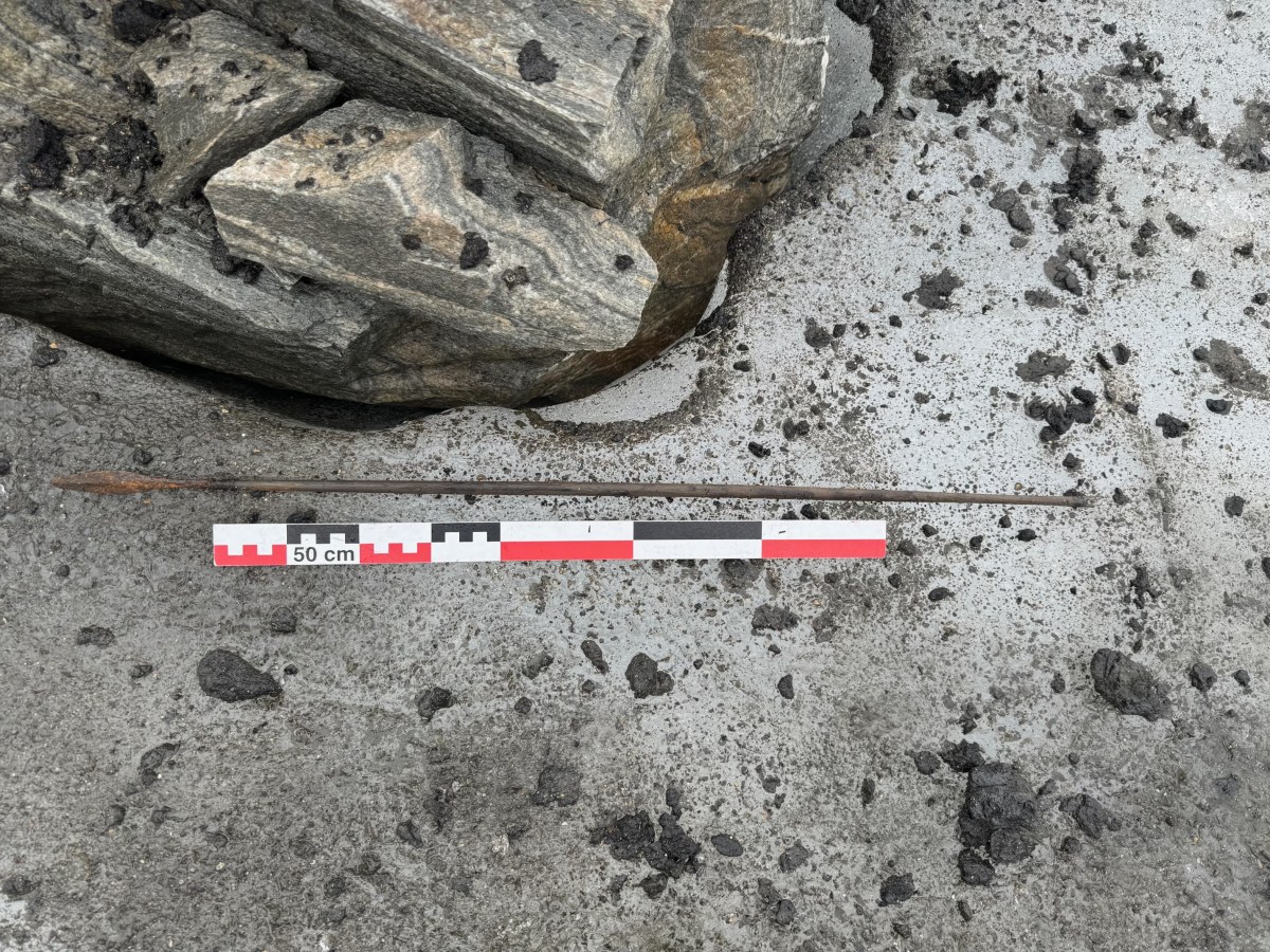 ‘Incredibly Well-Preserved’ Arrow Older Than Vikings Found in Melting ...